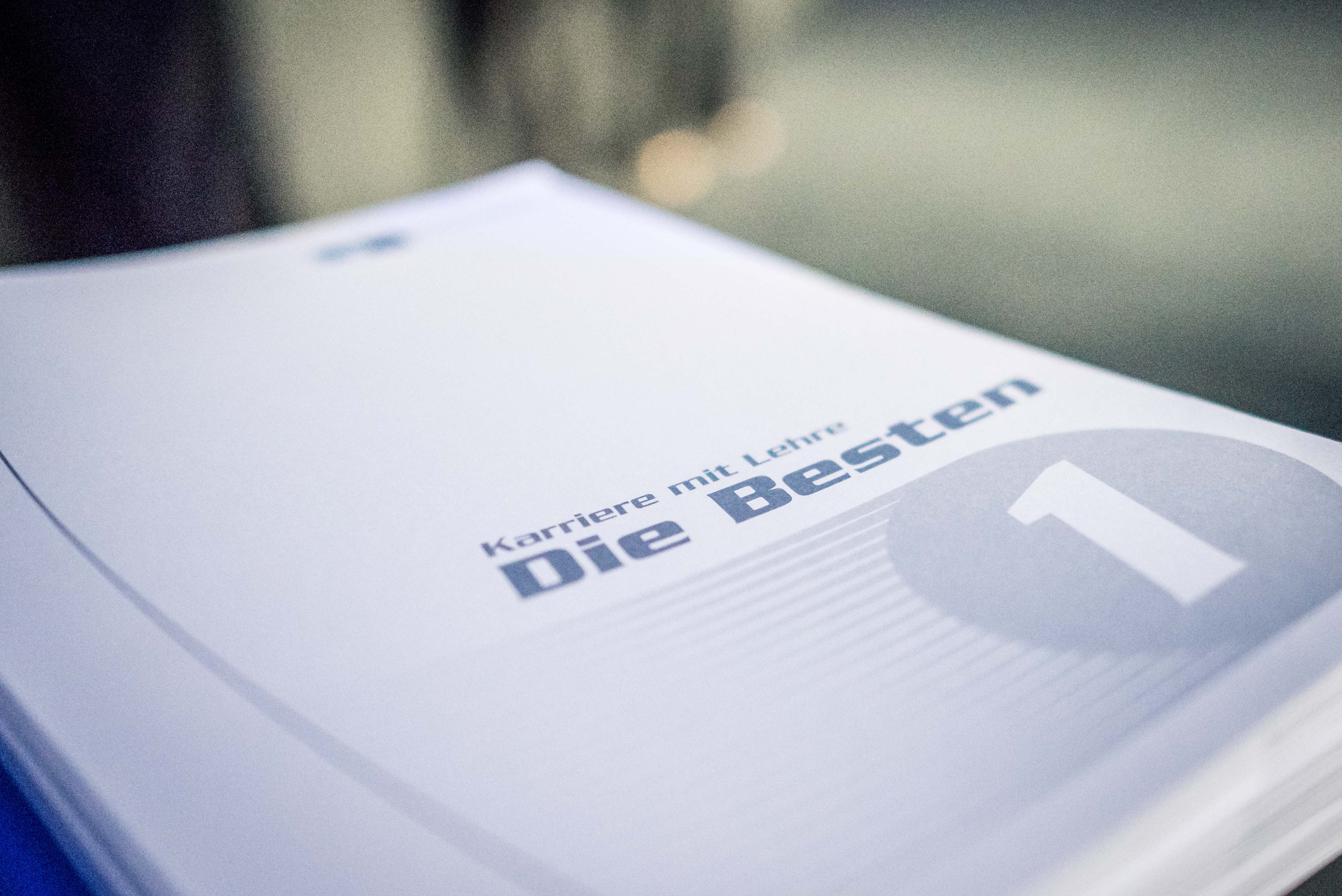 19 Sparkassen-Azubis von der IHK Nord Westfalen geehrt - Blog der ...